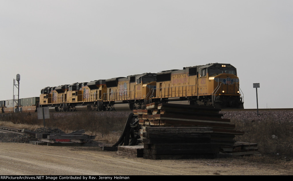 UP 4512 & others (1)